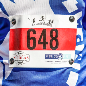 Comment accrocher un dossard ? Porte-dossard running & trail