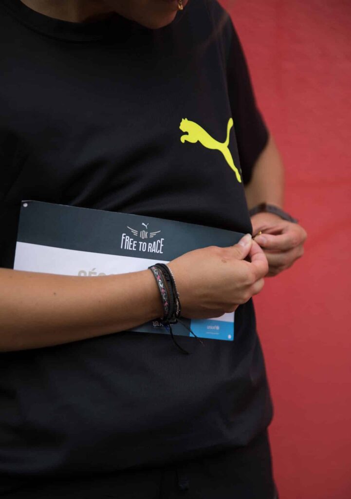 Comment accrocher un dossard ? Porte-dossard running & trail